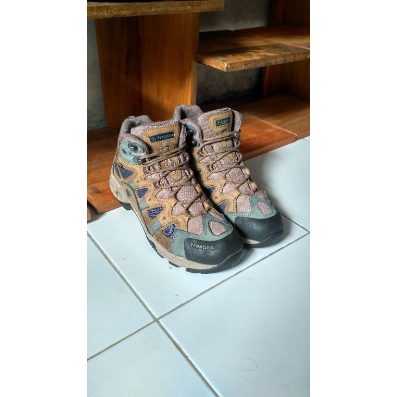 Jual sepatu second outdoor | Shopee Indonesia