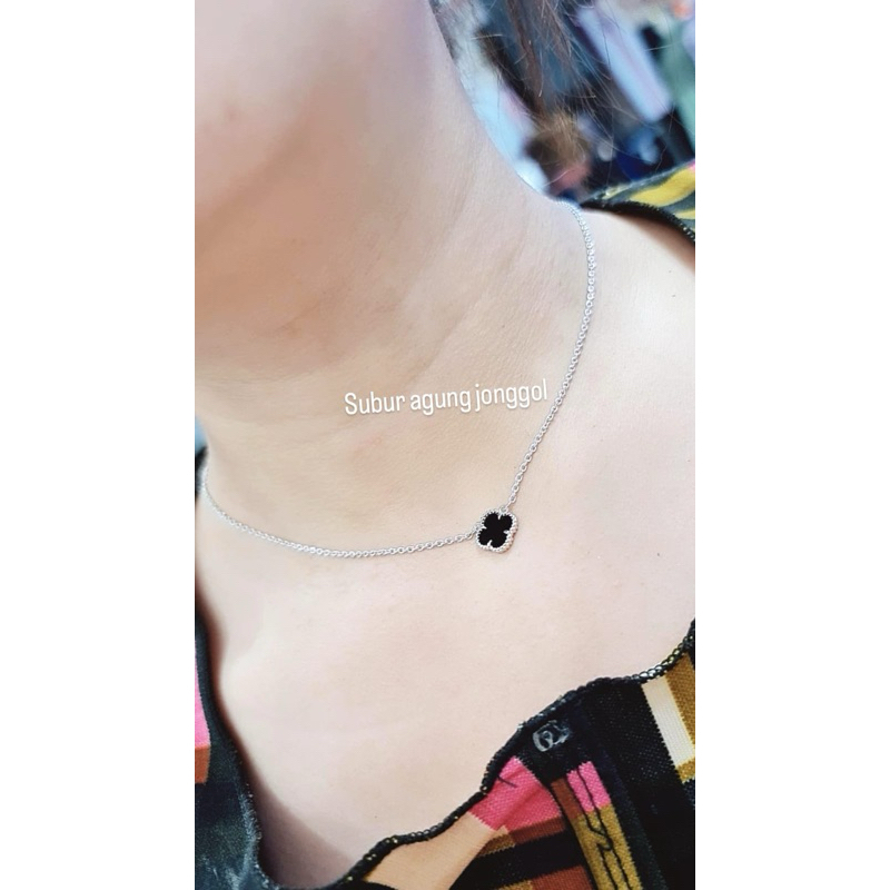 Jual Kalung bunga 1 clover 8k mas putih | Shopee Indonesia