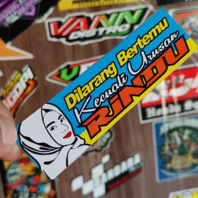 Jual stiker INNA MA'AL USRI YUSRO / Stiker Islami / stiker kata kata ...