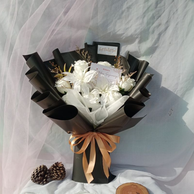 Jual Buket Bunga Mawar Putih / Buket Artificial / Hadiah Ulang tahun ...