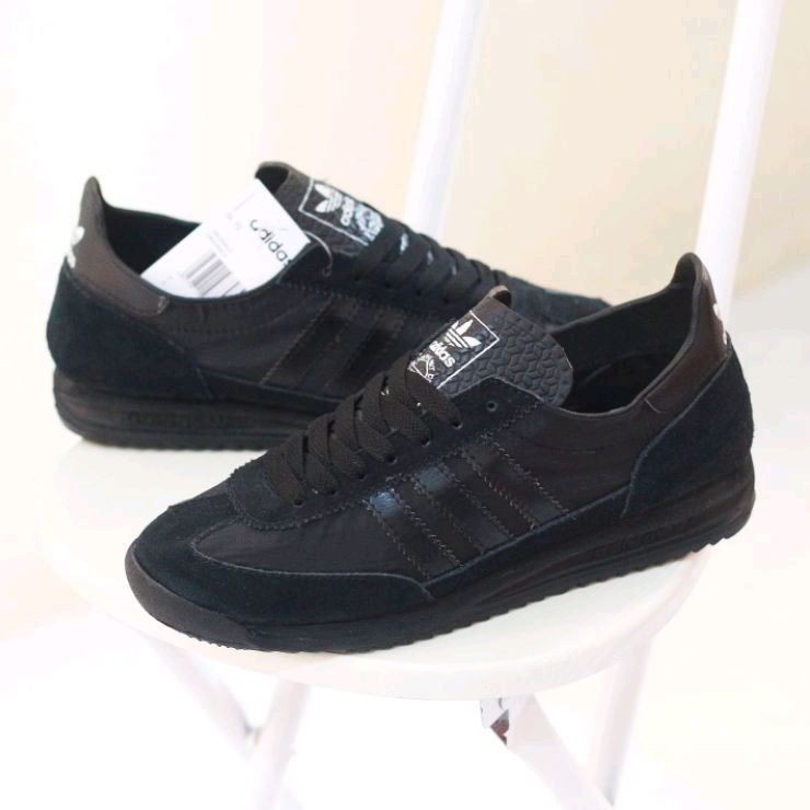 Jual Sepatu Sneakers Pria Adidas SL72 Full Black Original | Shopee ...