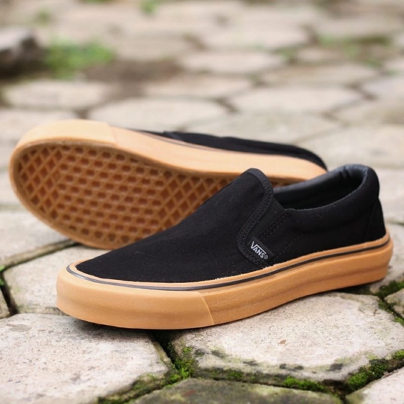 Jual Sepatu Old School/ Sepatu Black Gum/ Sepatu Slip On Pria Wanita ...