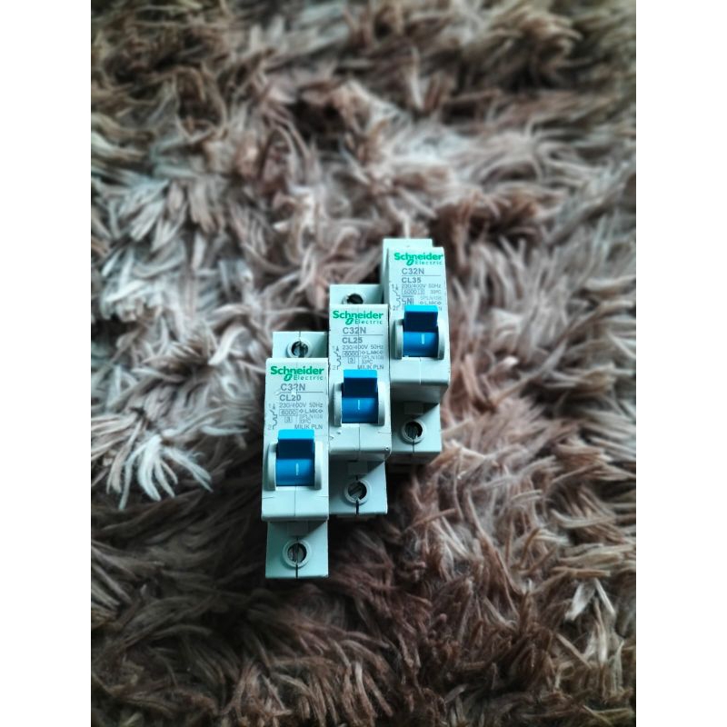Jual Mcb schneider pln 1p second 16/20A/25/35 | Shopee Indonesia