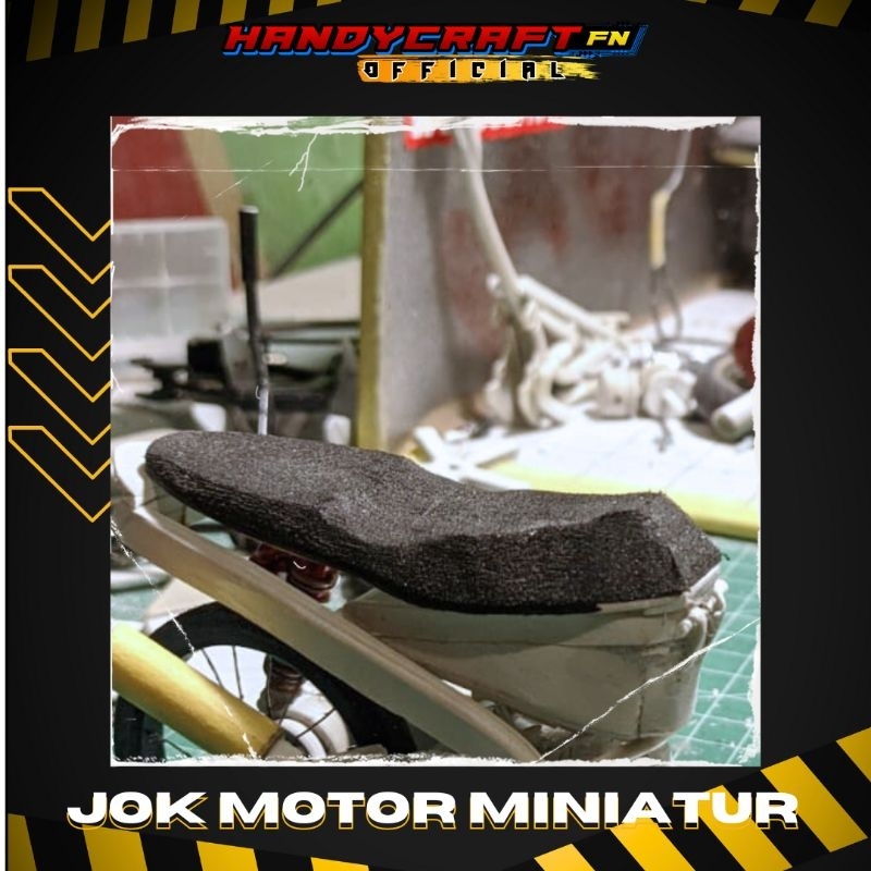 Jual Miniatur Jok Motor Bisa Buka Tutup Metic Sleep Engine Uk. 1:12 ...