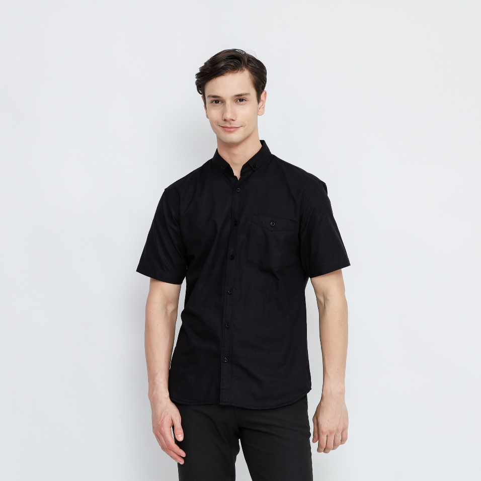 Jual Kemeja Polos Hitam Pria Lengan Pendek Slimfit | Kemeja Pria Hitam ...