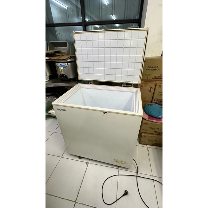 Jual Chest Freezer Sanyo SF-C18K(W) (BEKAS) | Shopee Indonesia