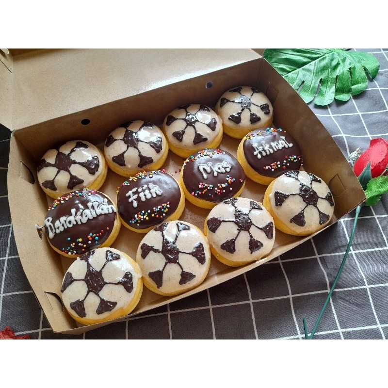Jual Donat ultah gambar bola/Donat karakter/Donat ultah anak laki ...