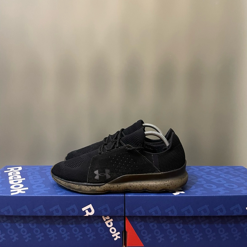 Jual 42,5 - Sepatu Under Armour UA Threadborne Reveal Second Bekas ...