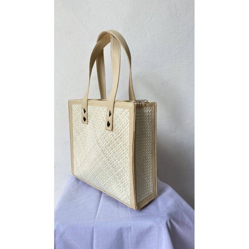 Jual Tas Anyaman Pandan Putih elegan / Handbag / Totebag / Produk Lokal ...