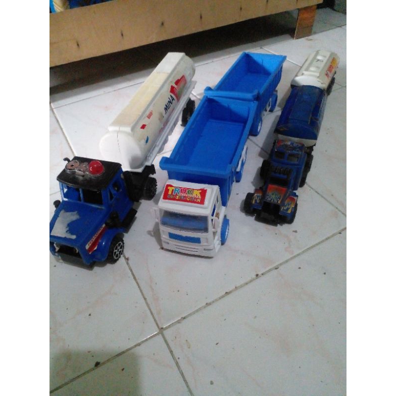 Jual mainan second/bekas pakai seri truk bahan plastik | Shopee Indonesia
