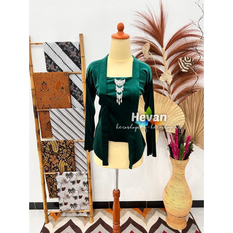 Jual Kebaya Bludru Cantik, Kutubaru - Warna Hijau Botol | Shopee Indonesia