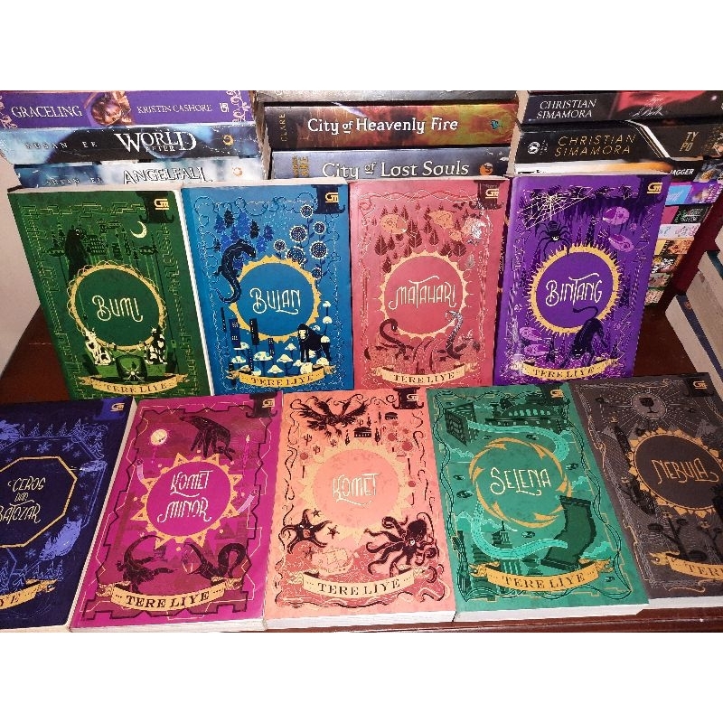 Jual Buku Novel Bumi Series (Bumi, Bulan, Matahari, Bintang, Ceros dan ...