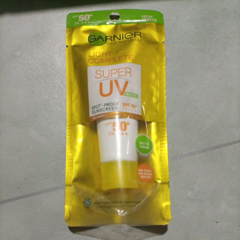 Jual GARNIER Bright Complete Vitamin C Super UV Matte Finish SPF 50+PA ...