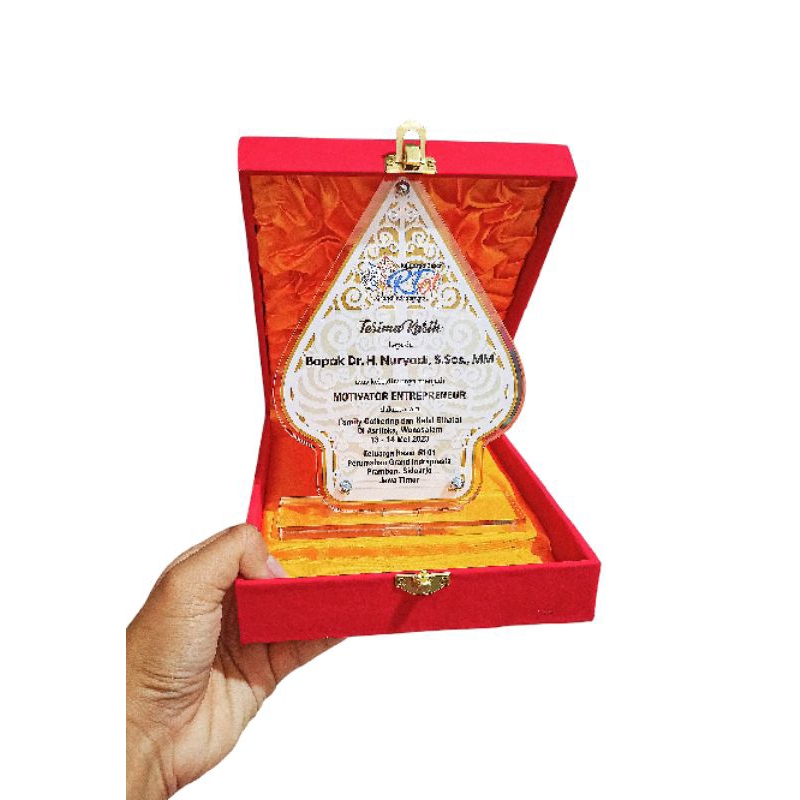 Jual PLAKAT VANDEL AKRILIK TEBAL 5 MM PAKE BOX | Shopee Indonesia