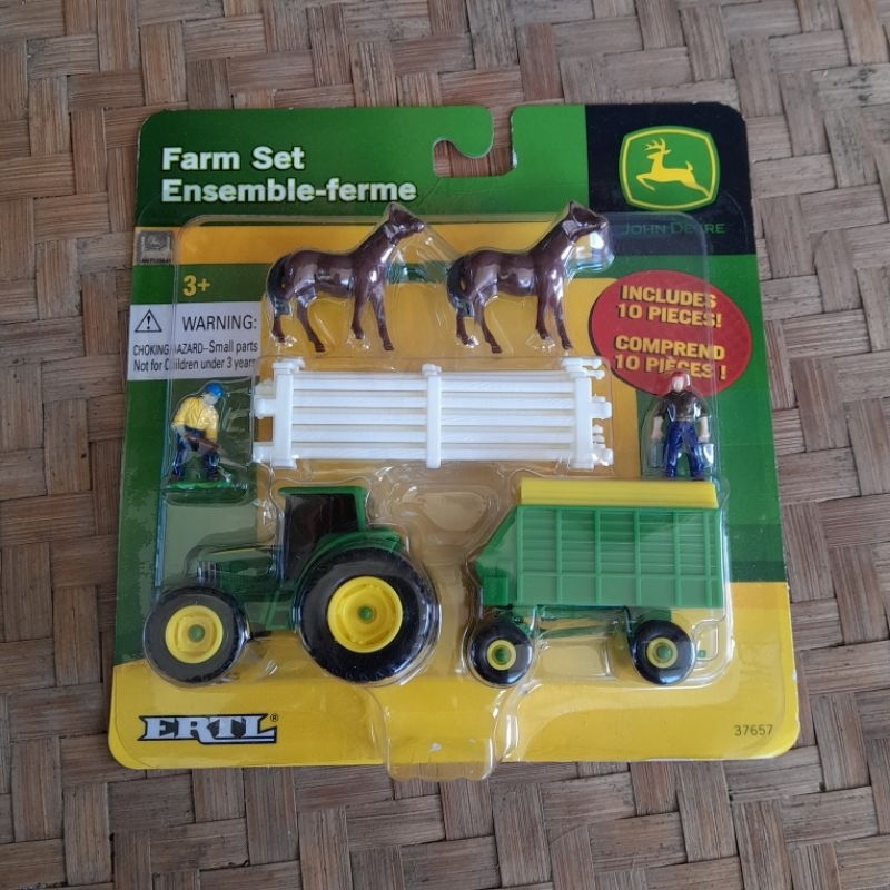 Jual ERTL John Deere Tractor Farm Set Figure | Shopee Indonesia