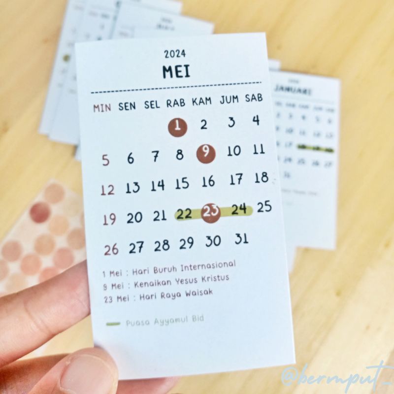 Jual Kalender 2024 Polaroid / Kalender Mini 2024 / Kalender Aesthetic ...
