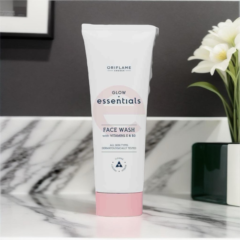 Jual CUCI Muka wajah Glow Essentials Face Wash with VitE & B3 exp 2026 ...