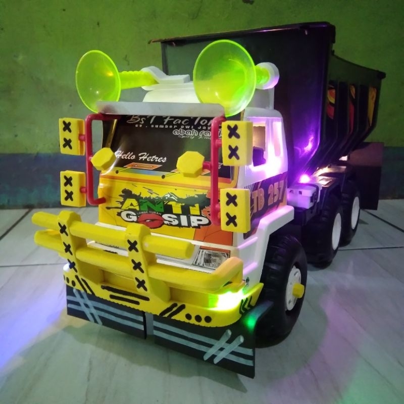 Jual Mobil mainan truk modifikasi ful lampu berkedip | Shopee Indonesia