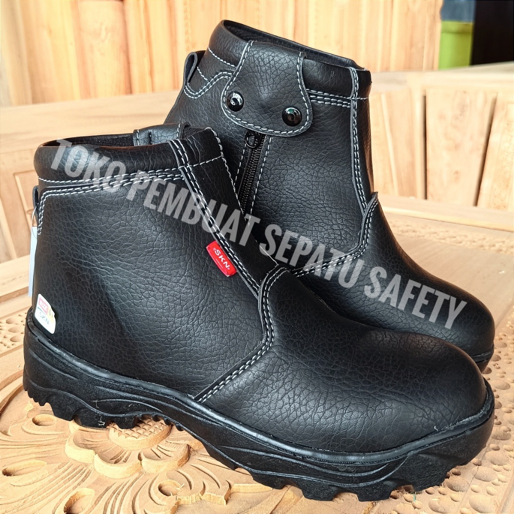 Jual Sepatu Safety Pria Kerja Proyek Pabrik Pom Bengkel Kitchen Sepatu ...