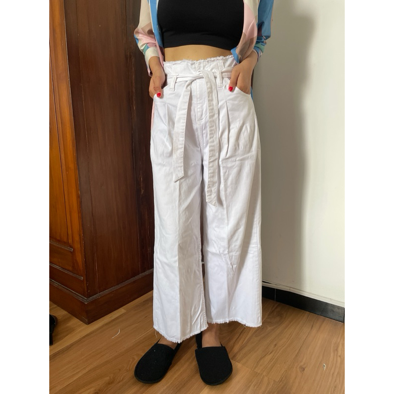 Jual PRELOVED WHITE JEANS THE EXECUTIVE | Shopee Indonesia