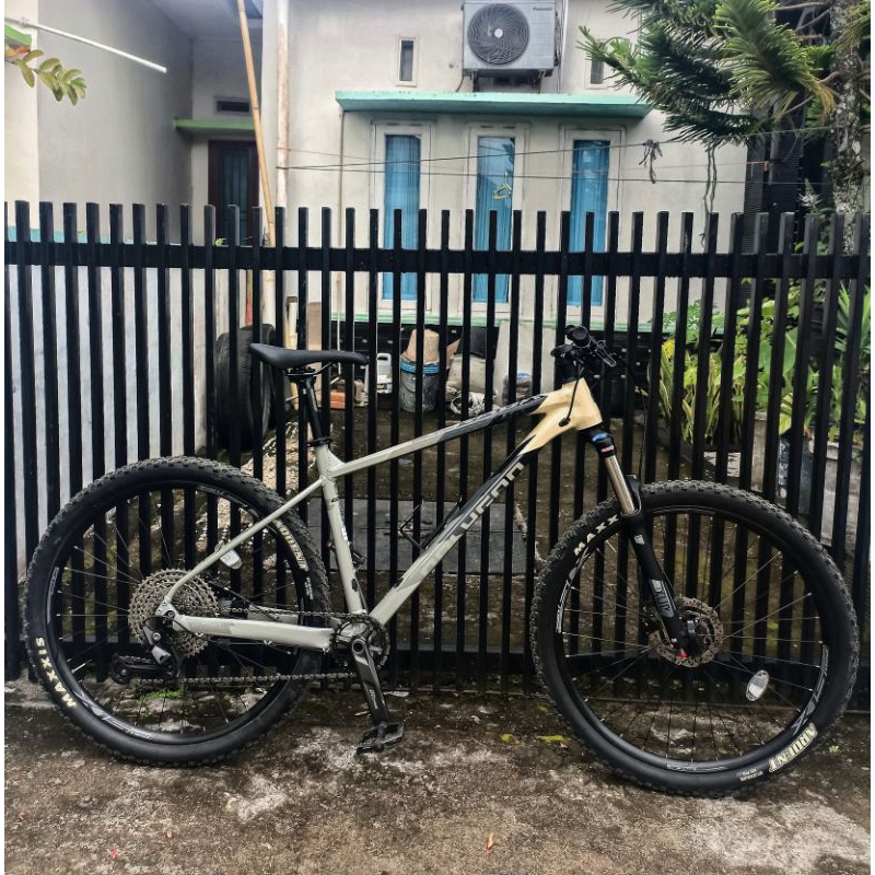 Jual Polygon Xtrada 6 Tahun 2022 BanMaxis 11Speed DeoreSet51T Kondisi99% Tidak Ada GoresPun ...