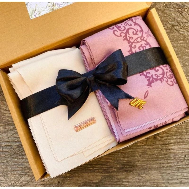 Jual HAMPERS HIJAB UMAMA + AZARA MOTIF POLOS SEGI EMPAT hamper kerudung ...