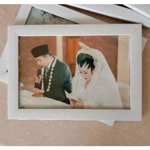 Jual PIGURA MINIMALIS PUTIH 10R UKURAN 20X30 foto keluarga piagam foto ...