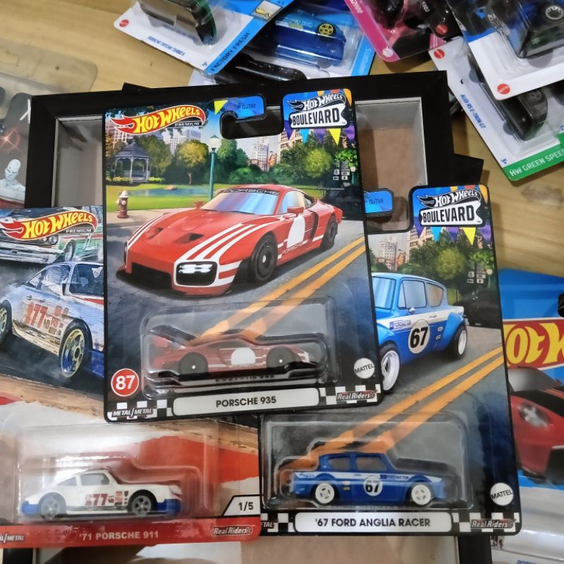 Jual Hot Wheels Premium Porsche 933 - Porsche 911 - Ford Anglia ...
