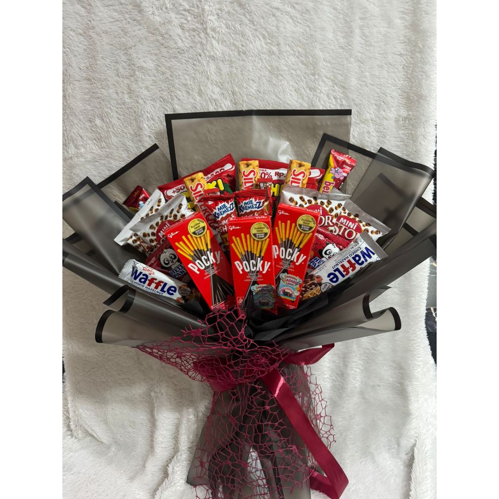 Jual (Ready Stock) FREE PACKING Bouquet / Buket Snack untuk Wisuda ...