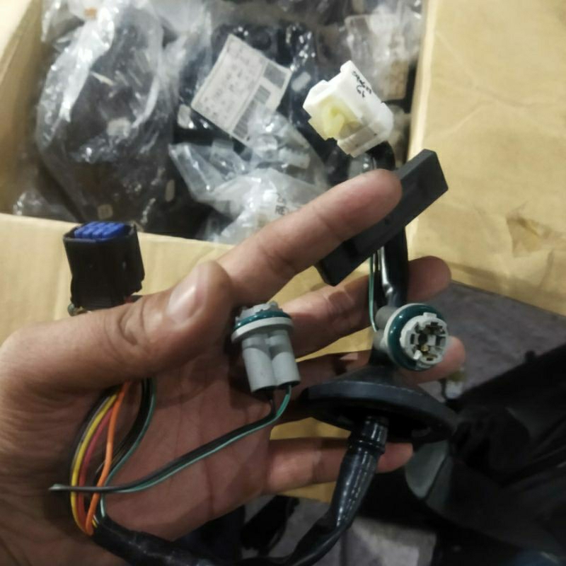 Jual kabel wiring harness reflektor pintu bagasi original Hyundai Creta ...