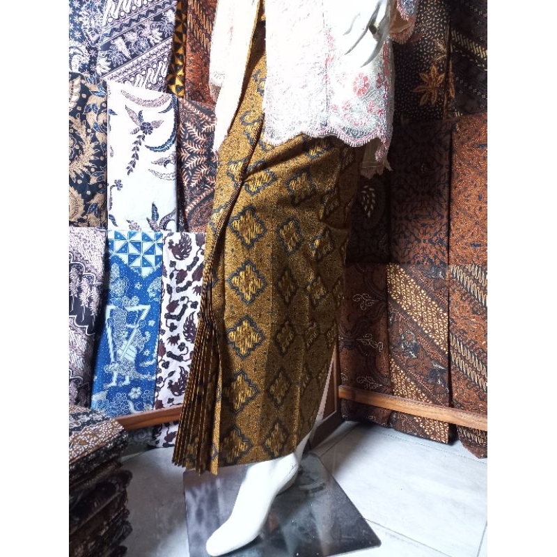 Jual Jarik dan Rok Wiru Batik Motif Ceplok Sriwedari Sogan Bawahan ...