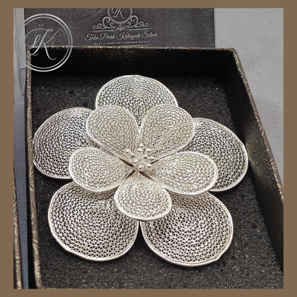 Jual Bros kebaya modern Bros baju mewah Bros bunga besar Bros silver ...