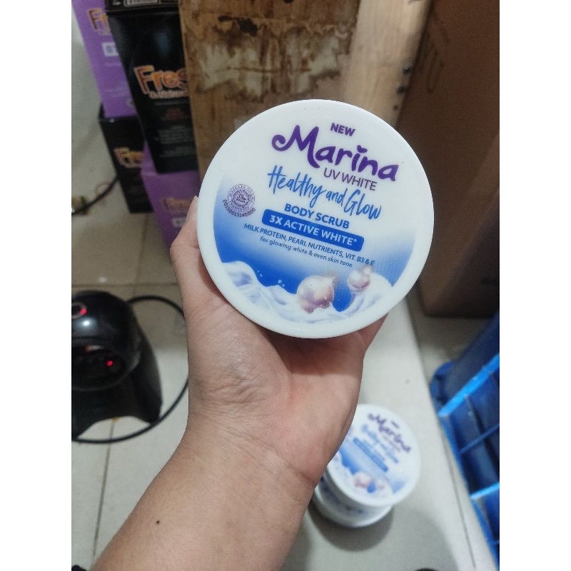Jual Marina UV White Healthy & Glow Body Scrub - Marina UV White Bright ...