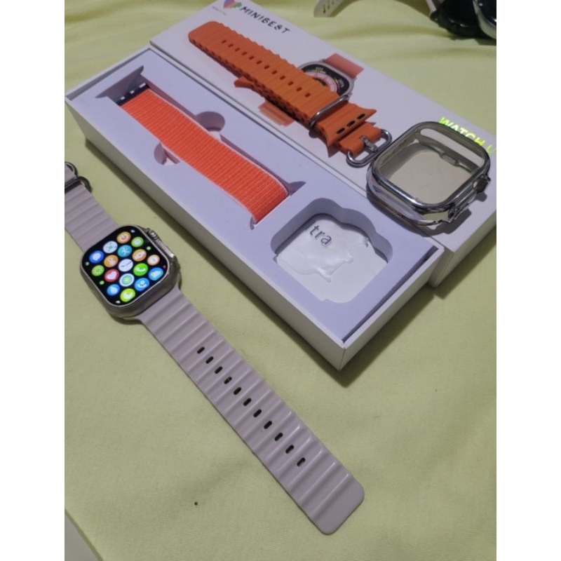 Jual tiga jam tangan smartwatch lengkap dengan charger minus pemakaian ...