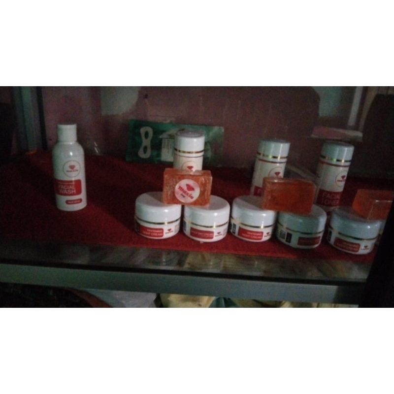 Jual cream maxie glow paket kemasan sabun batang exp 2025 | Shopee ...