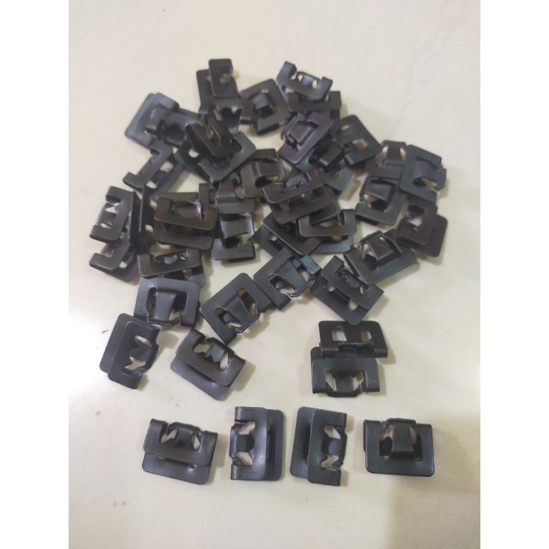 Jual Kancing klip Lis kaca pintu/ plipit kaca universal.. harga 10 pcs ...