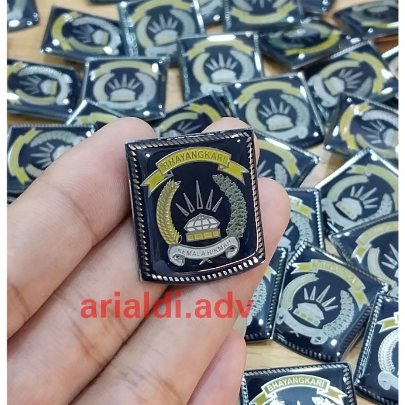 Jual pin BHAYANGKARI Pin bhayangkari lapis resin peniti/paku | Shopee ...