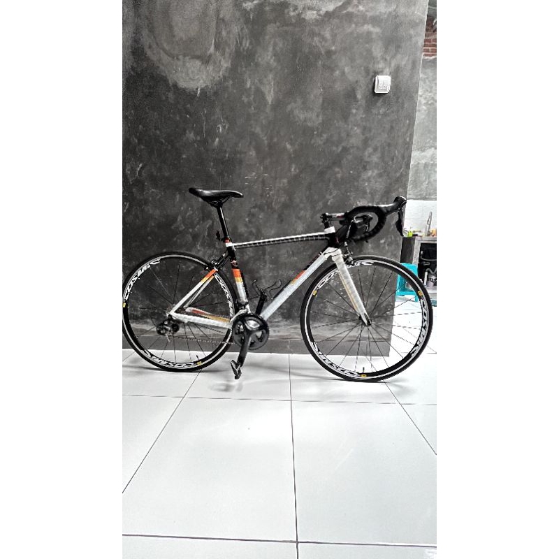 Jual Polygon stratos S3 2021 M wheel set mavic preloved putih no cleat ...