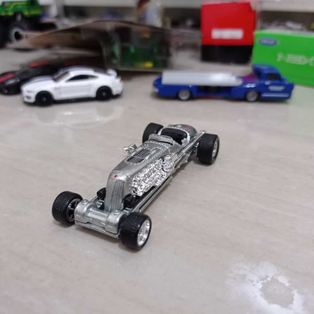 Jual Hotwheels premium diorama jay lenos jay leno tank car ban karet ...