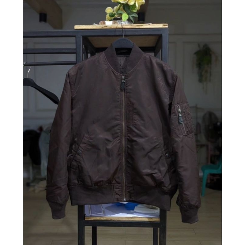 Jual jaket bomber gu uniqlo blosoum | Shopee Indonesia