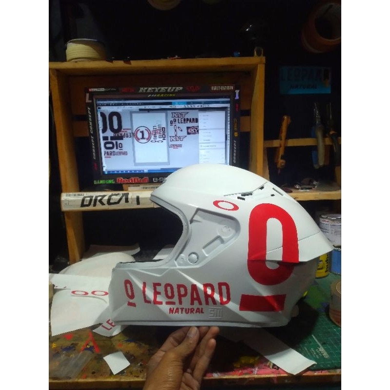 Jual paket mal stiker repaint motif leopard helm kyt tt course | Shopee ...
