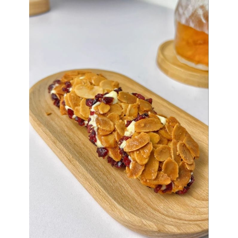 Jual Crispy Almond Chips Nougat Cranberry Toples Premium Quality ...