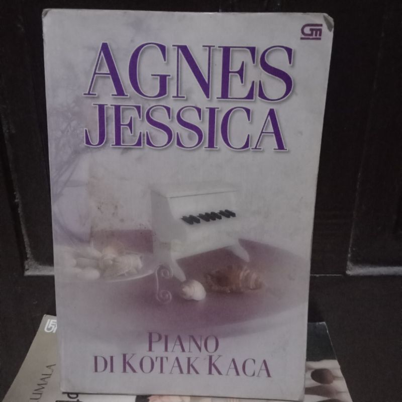 Jual NOVEL PIANO DI KOTAK KACA - AGNES JESSICA | Shopee Indonesia