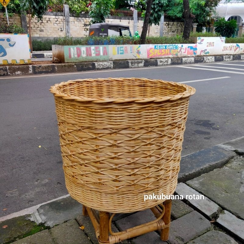 Jual Keranjang Rotan jumbo - Keranjang Pot Rotan Silang Jumbo ...