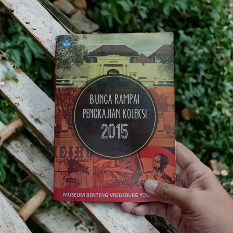 Jual buku BUNGA RAMPAI PENGKAJIAN KOLEKSI MUSEUM BENTENG VREDEBURG ...