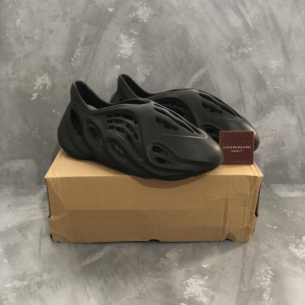 Jual Sendal Sandal Yeezy Foam Runner RNR RNNR MXT Onyx Hitam Black NXT ...