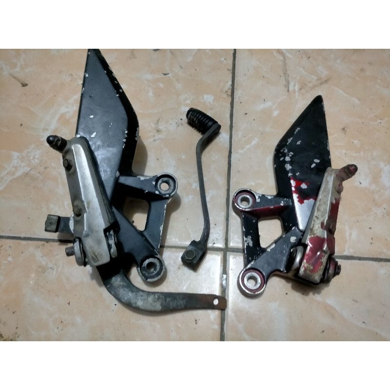 Jual foot step depan step depan original honda cb150r old | Shopee ...