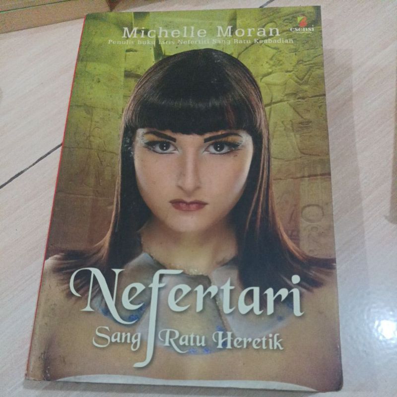 Jual buku novel Mesir kuno nefertari sang ratu heretik Michelle Moran bekas original | Shopee ...