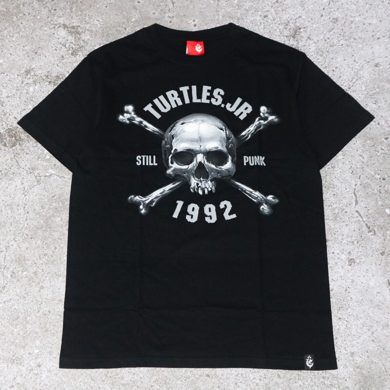 Jual TSHIRT CROSSOVER X TURTLES JR PAH BLACK | Shopee Indonesia