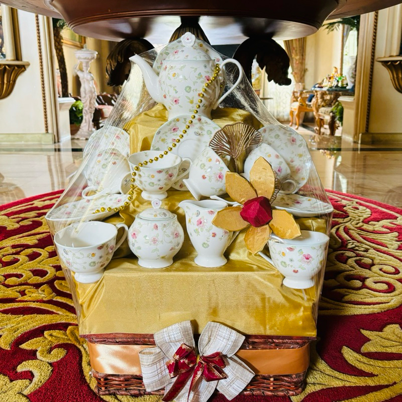 Jual Hampers Parcel Tea Pot Set Tea Cup Saucer Saint James Michelle ...